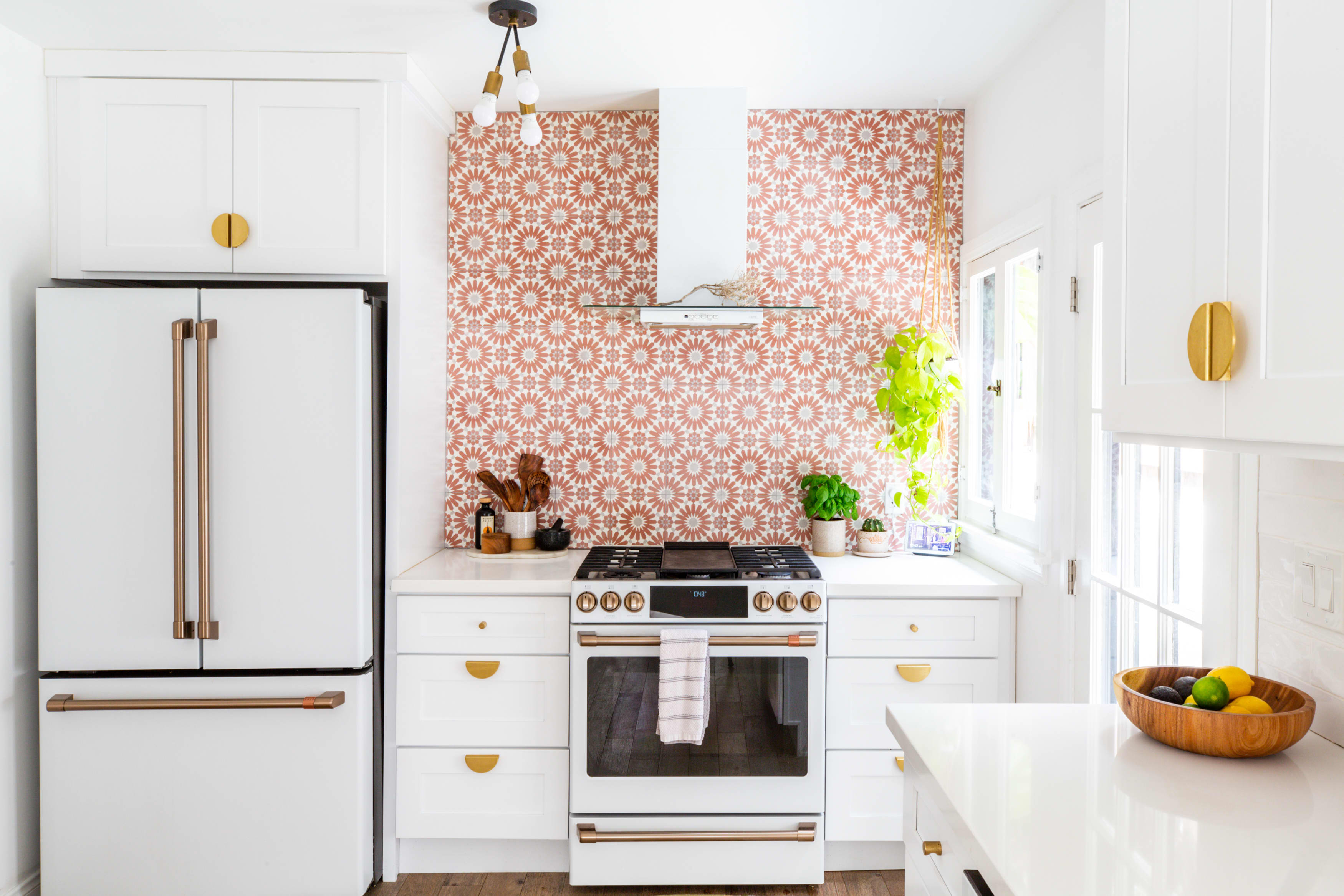 White kitchen cabinets store
